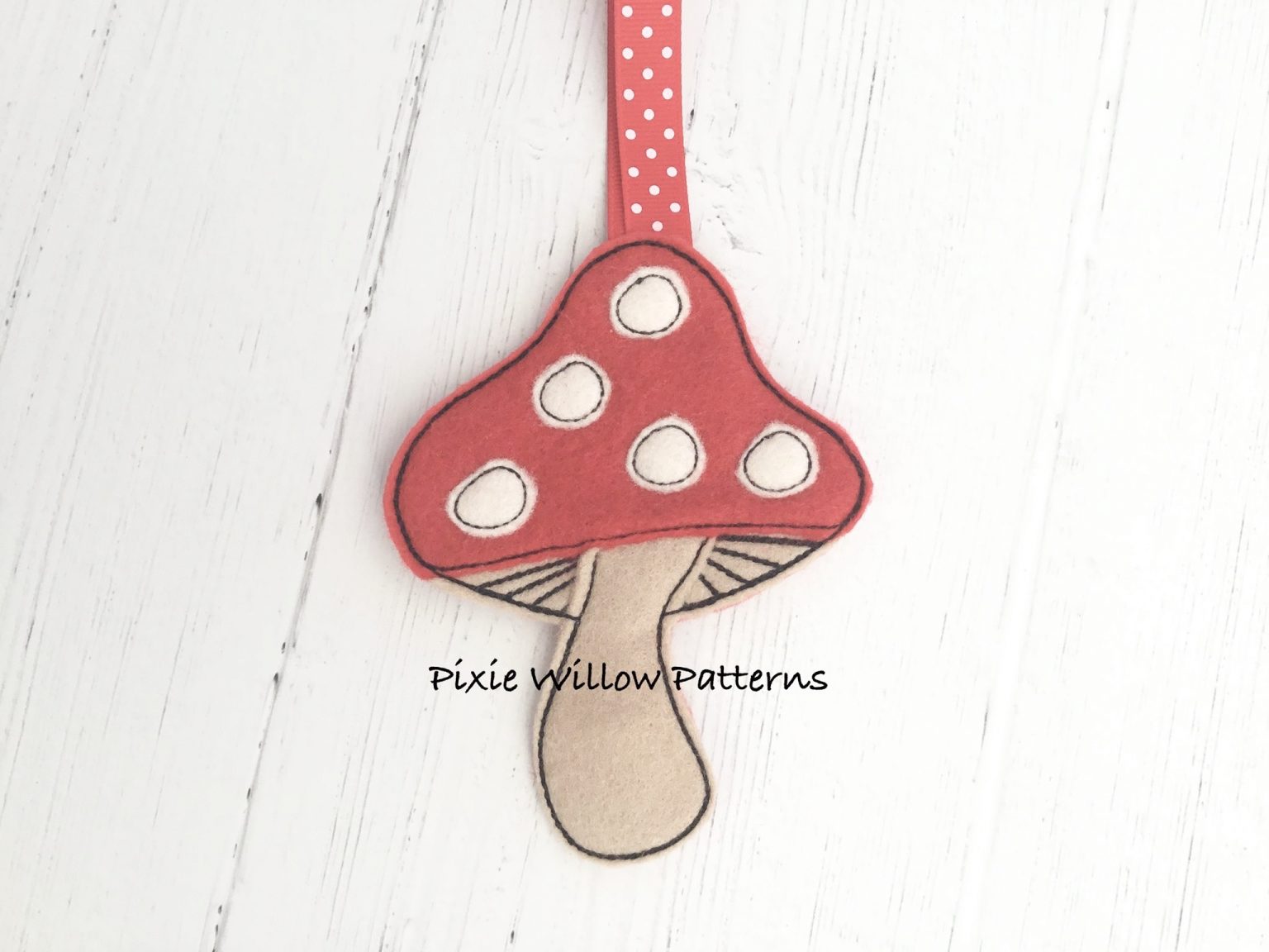Toadstool Applique for 5×7 Hoops – Pixie Willow Patterns