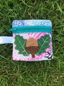 In The Hoop Lined Purse with Appliqué Autumn Acorns and Leaves. 4×4 – Pixie Willow Patterns