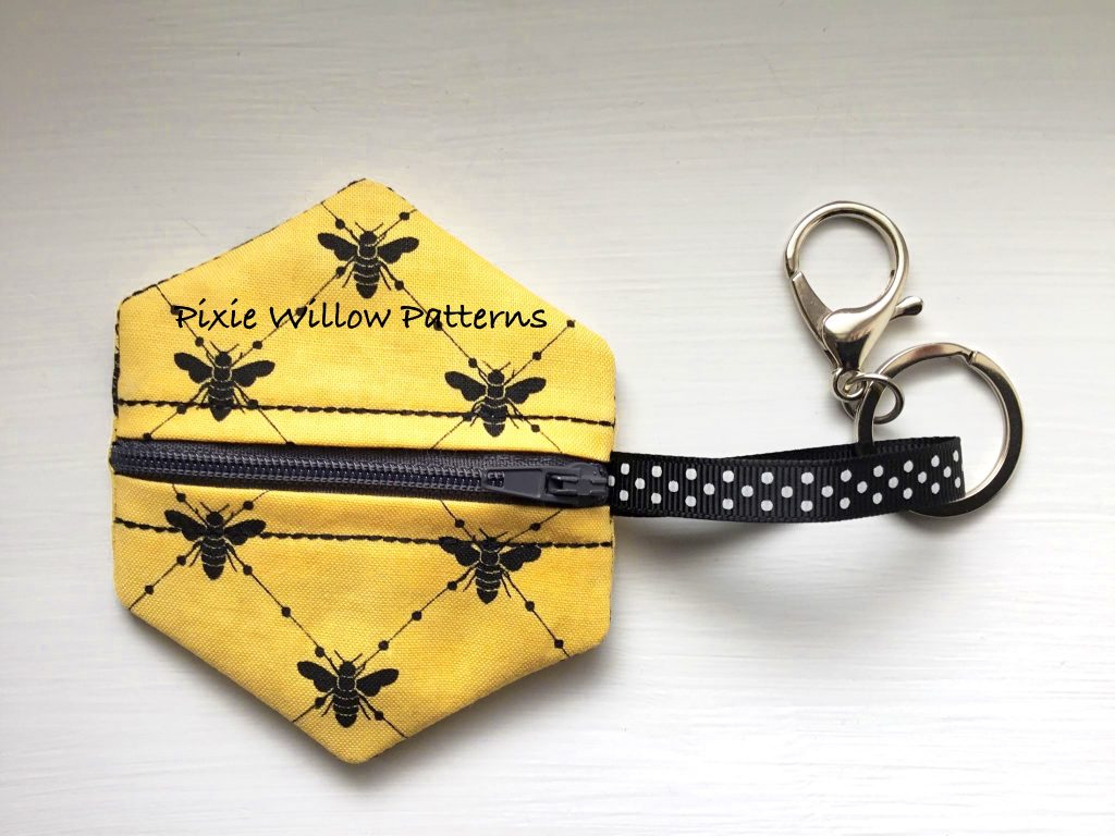 4 ITH zipper bag designs for 4×4 hoops. Hexagonal and circular shapes BOTH lined and unlined ...