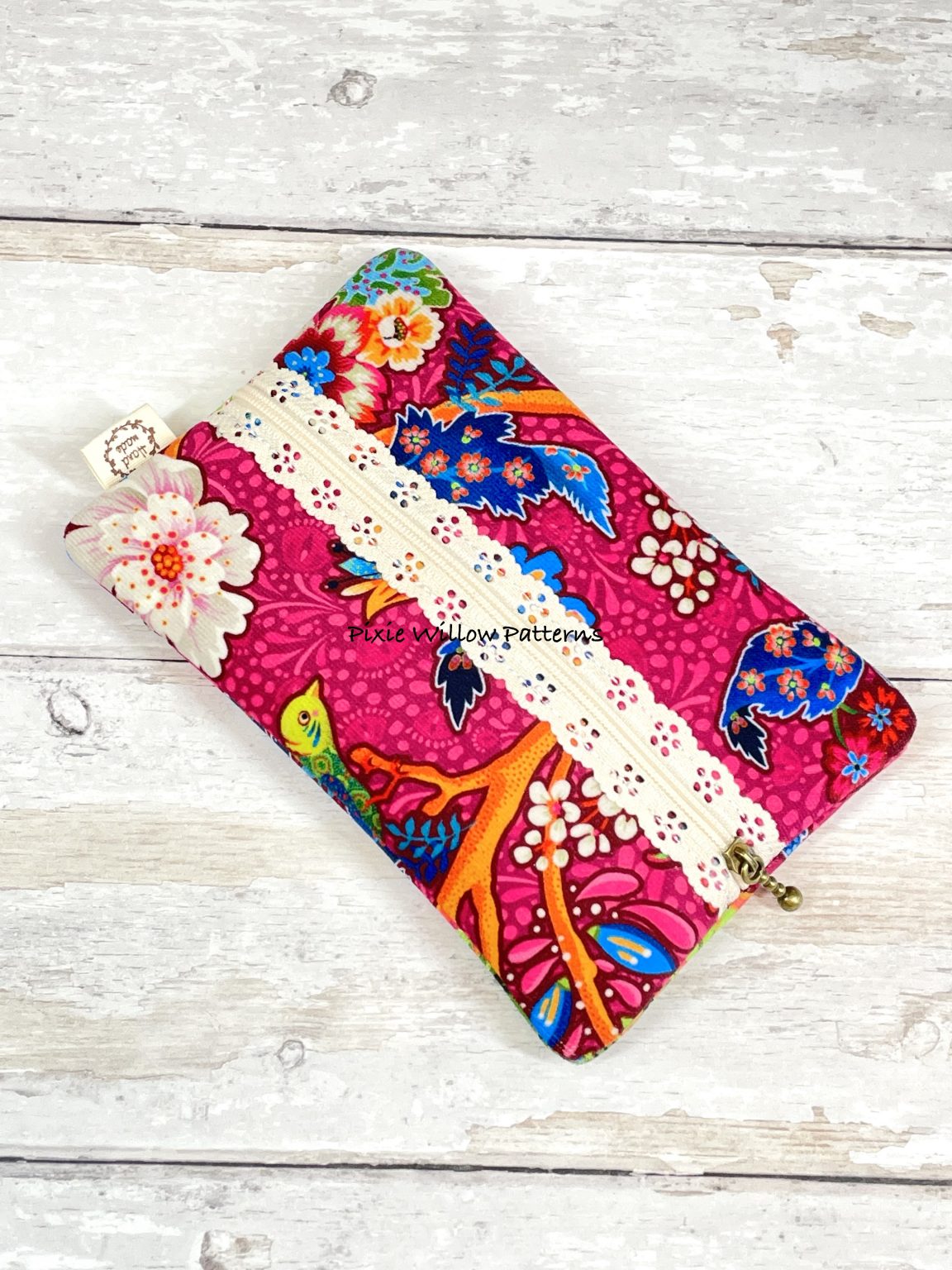 ITH zipper bag pattern for lace zips. Unlined In The Hoop zipper bags ...