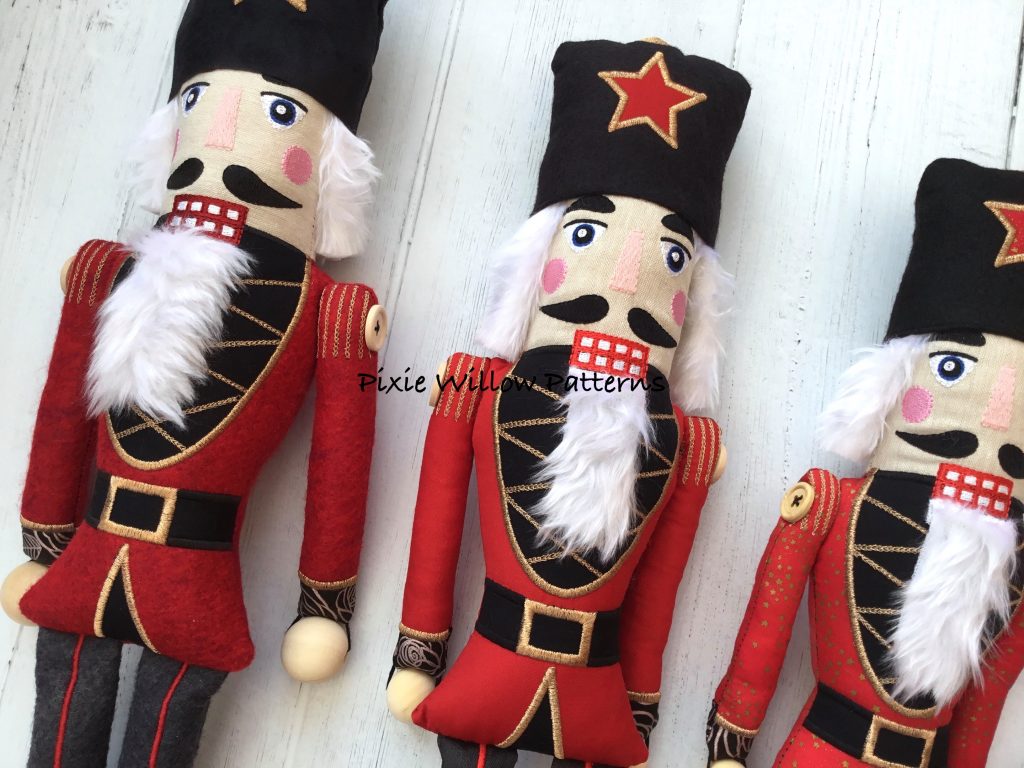 ITH Nutcracker Soldier Doll. Traditional Christmas Nutcracker design ...