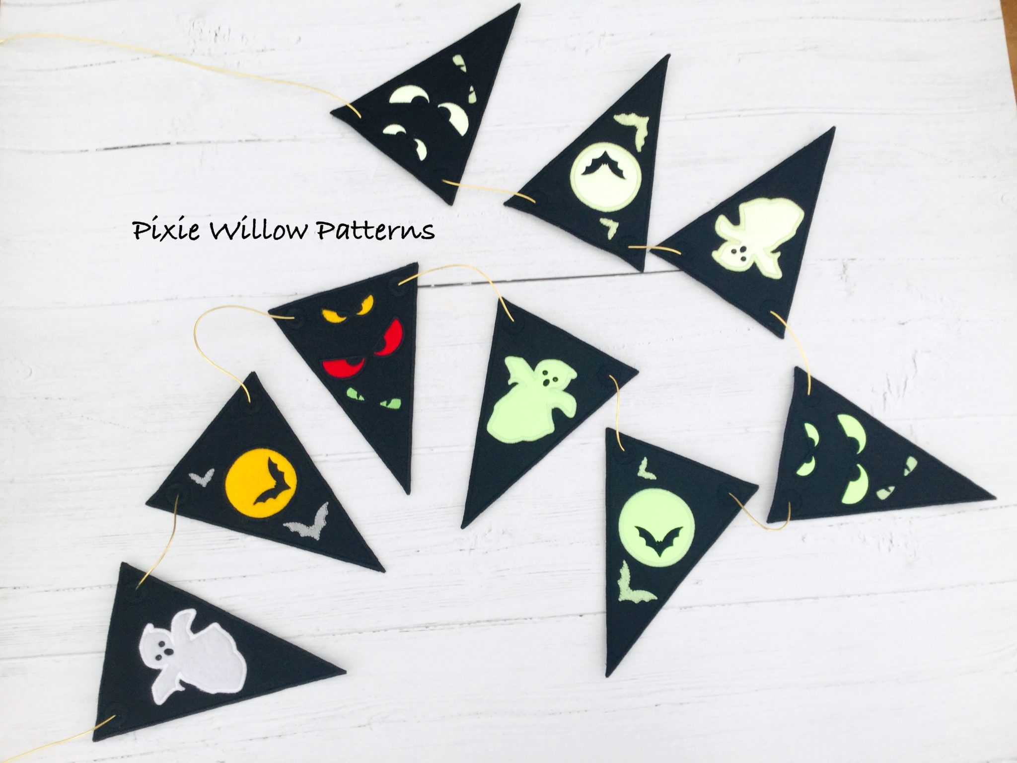 ITH Halloween Bunting. Set of 3 Halloween flags design for hanging ...