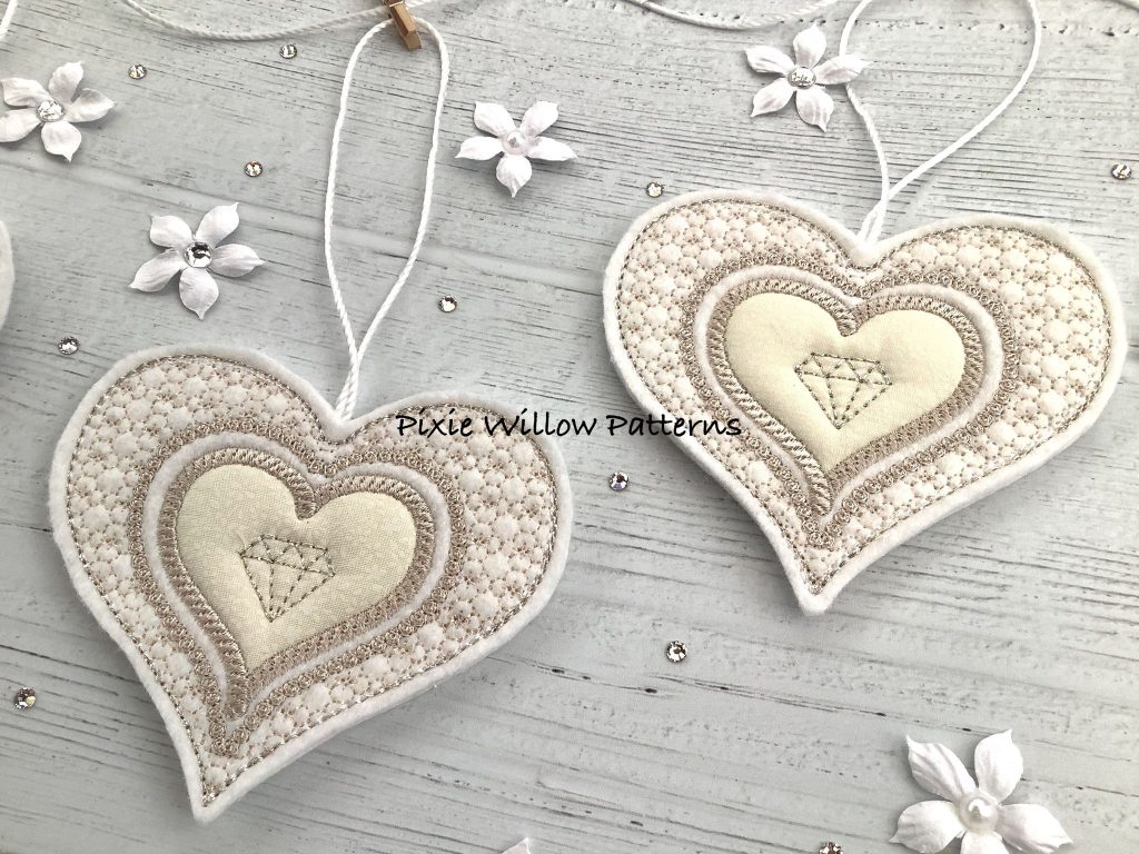 ITH 4×4 heart pattern. Machine embroidery hanging heart design with ...
