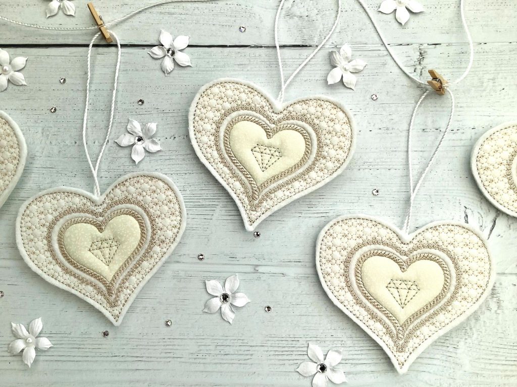 ITH 4×4 heart pattern. Machine embroidery hanging heart design with ...