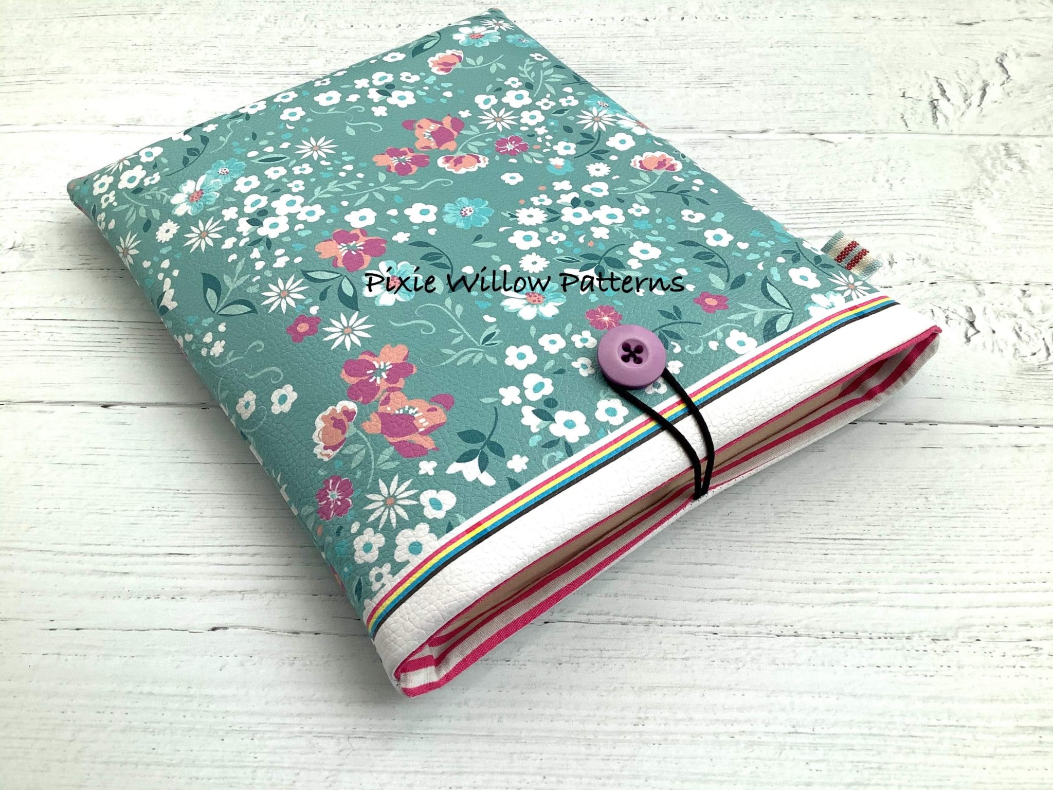 ITH Book Sleeve with internal zipper pocket pattern. Padded book cover ...