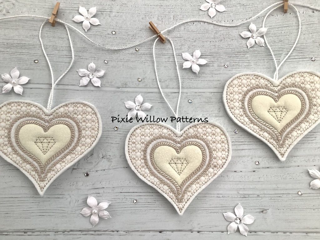 ITH 4×4 heart pattern. Machine embroidery hanging heart design with ...
