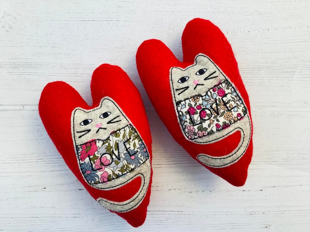 ITH Lavender bag heart with “Casper Valentine” cat applique. 5×7 ITH ...