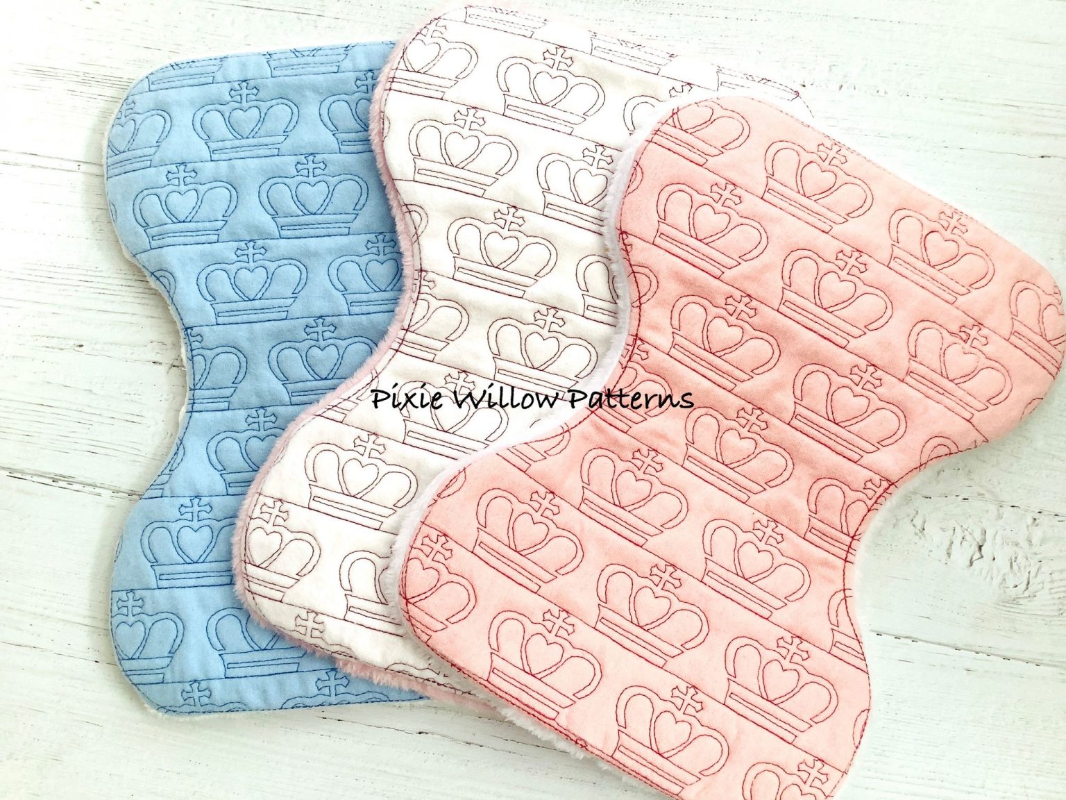 ITH Bib pattern with crown quilting. In The Hoop bib design for 6×10, 7 ...