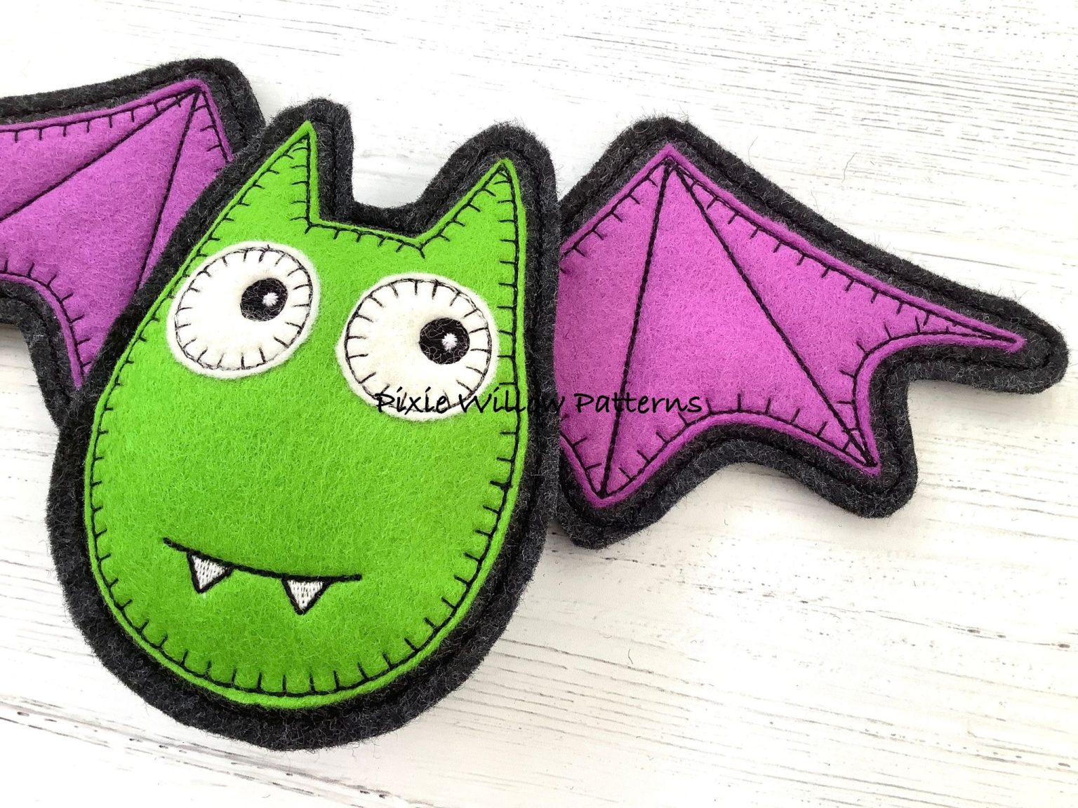 ITH Bat pattern. Machine embroidery design of a felt bat for 5×7 and 8× ...