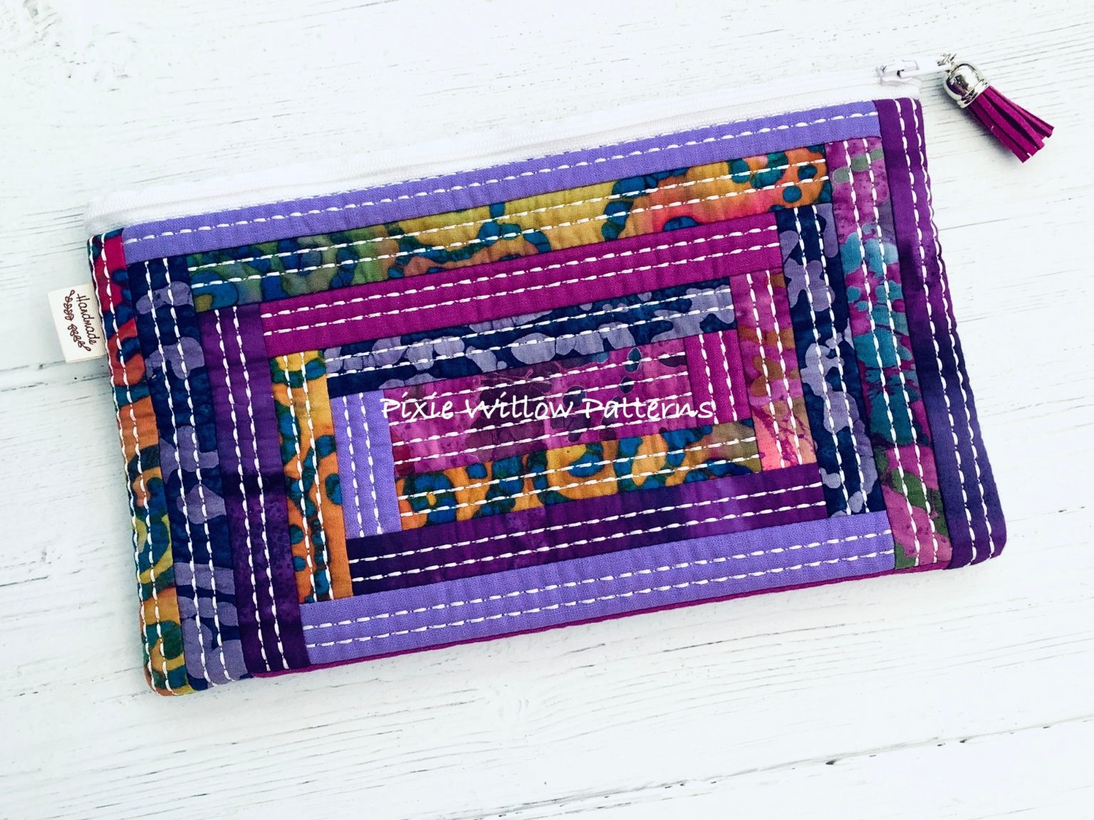 In the hoop Log Cabin Quilt Zipper bag pattern. Embroidery machine ...