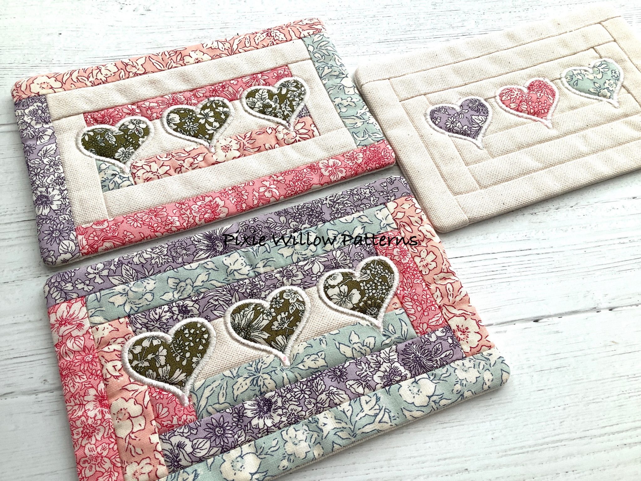 In the hoop quilted mug rug with hearts pattern. Embroidery machine ...
