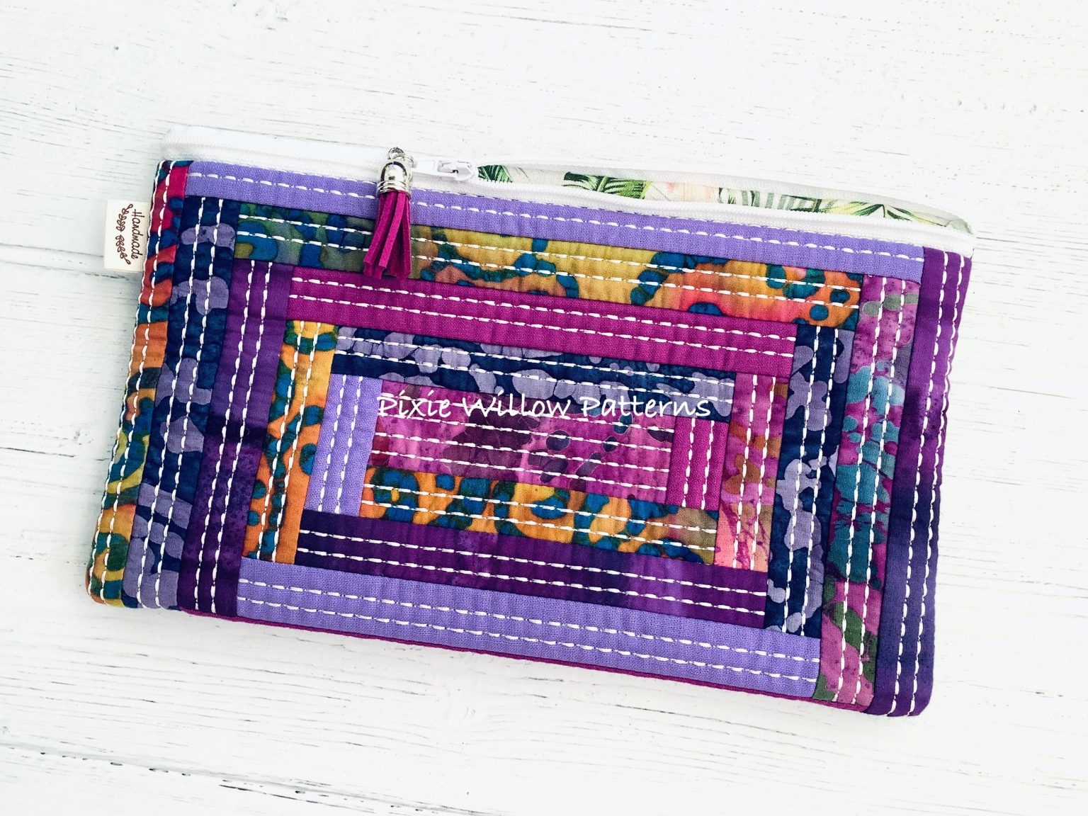 In the hoop Log Cabin Quilt Zipper bag pattern. Embroidery machine ...