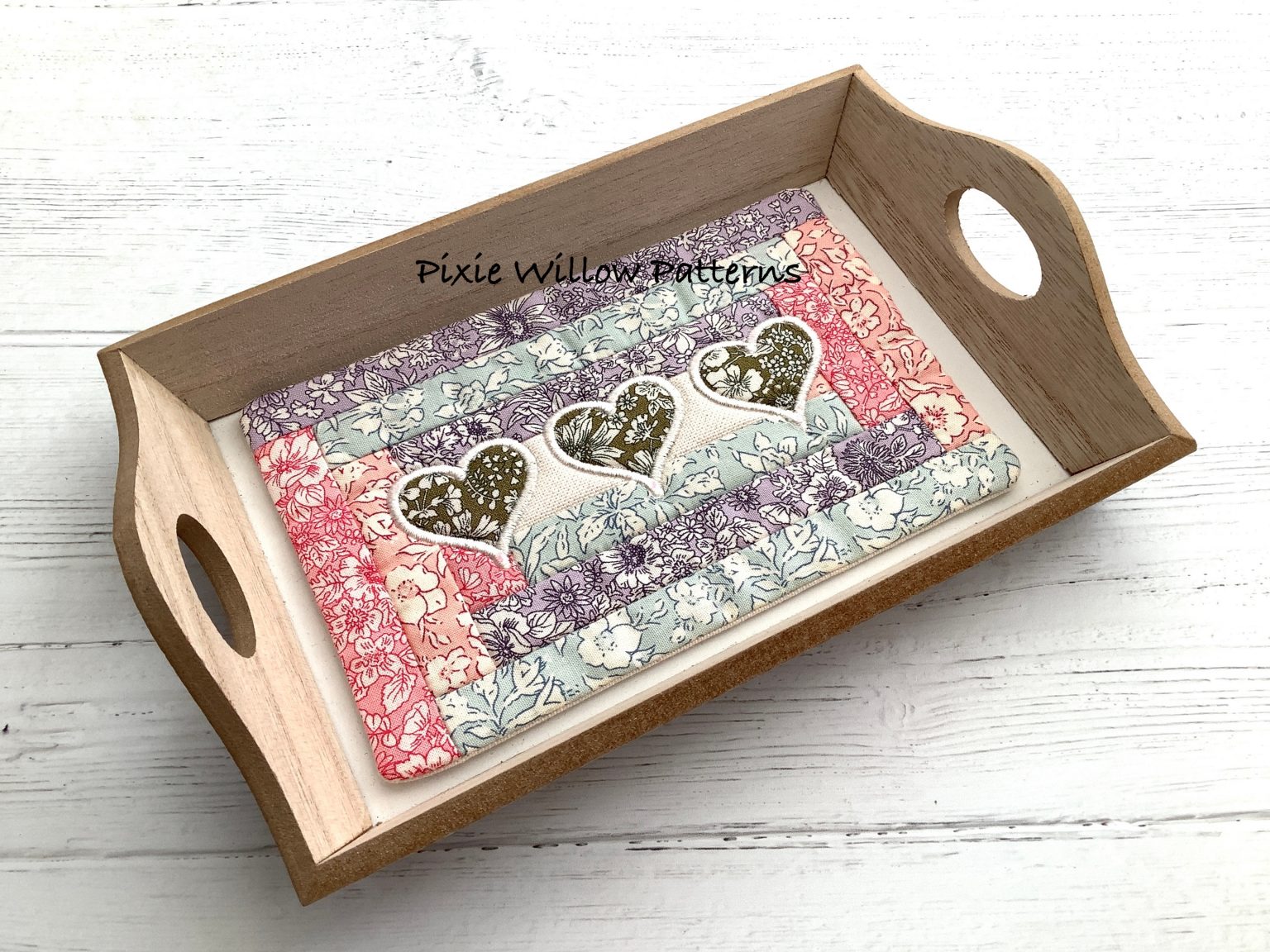 In the hoop quilted mug rug with hearts pattern. Embroidery machine ...