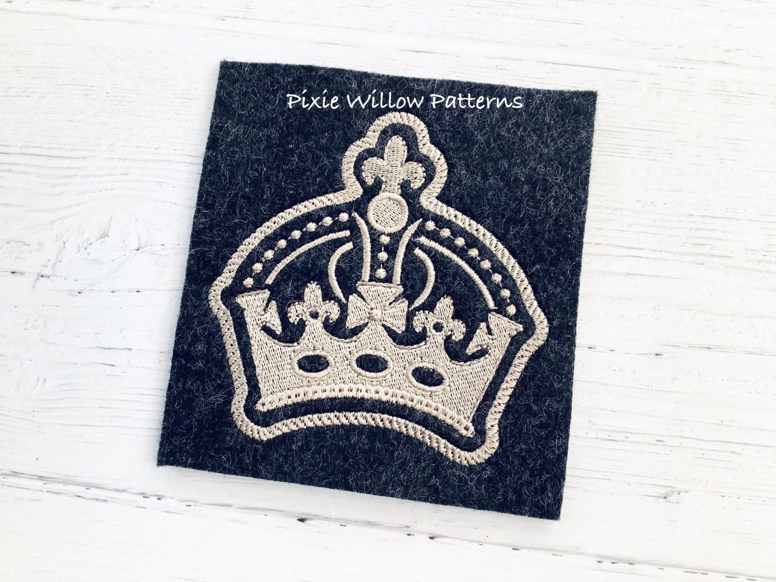 Crown embroidery design. Machine embroidery pattern of a crown for 4×4 ...