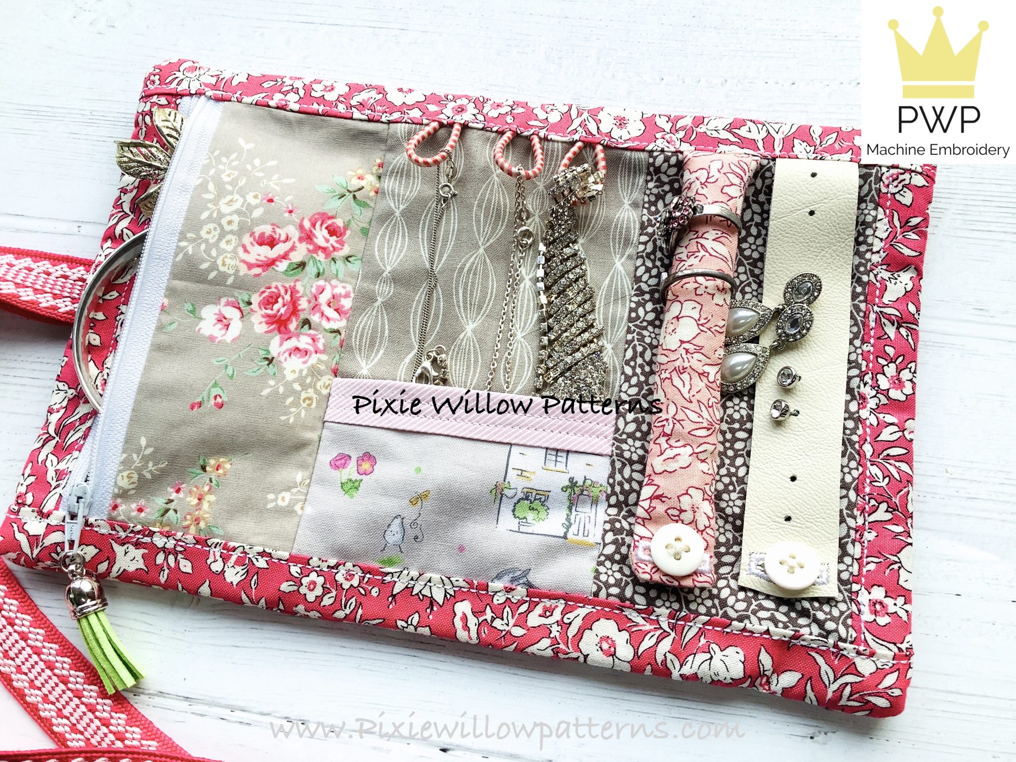 ITH Travel Jewellery Roll Pattern. For 7.9×11 hoops – Pixie Willow Patterns